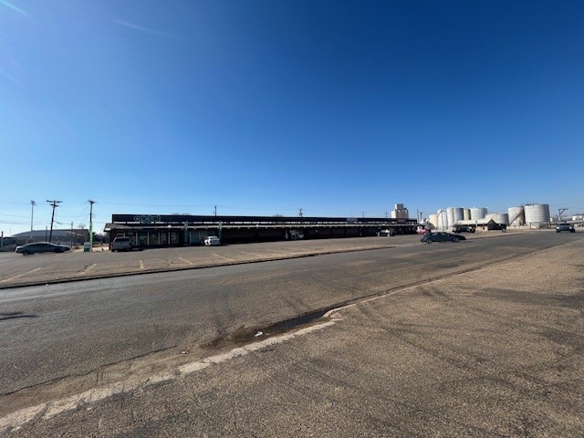 Maple Square Shopping Center in Dalhart, Texas - Pat Davis Properties